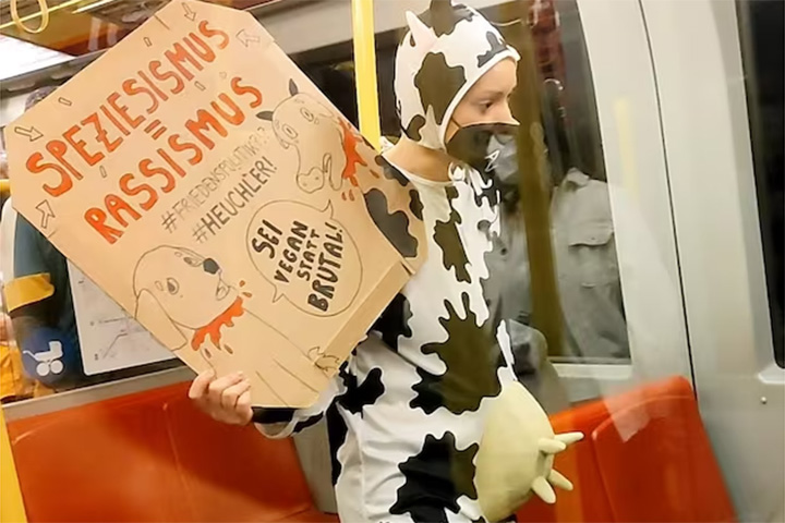 Wer ist die militante Veganerin und was macht sie bei Only Fans? - Erotik-Post.com